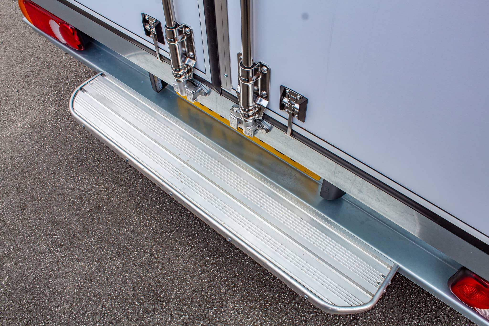 Low Loader Luton Van Hire - Rent a Low Loader Box Van