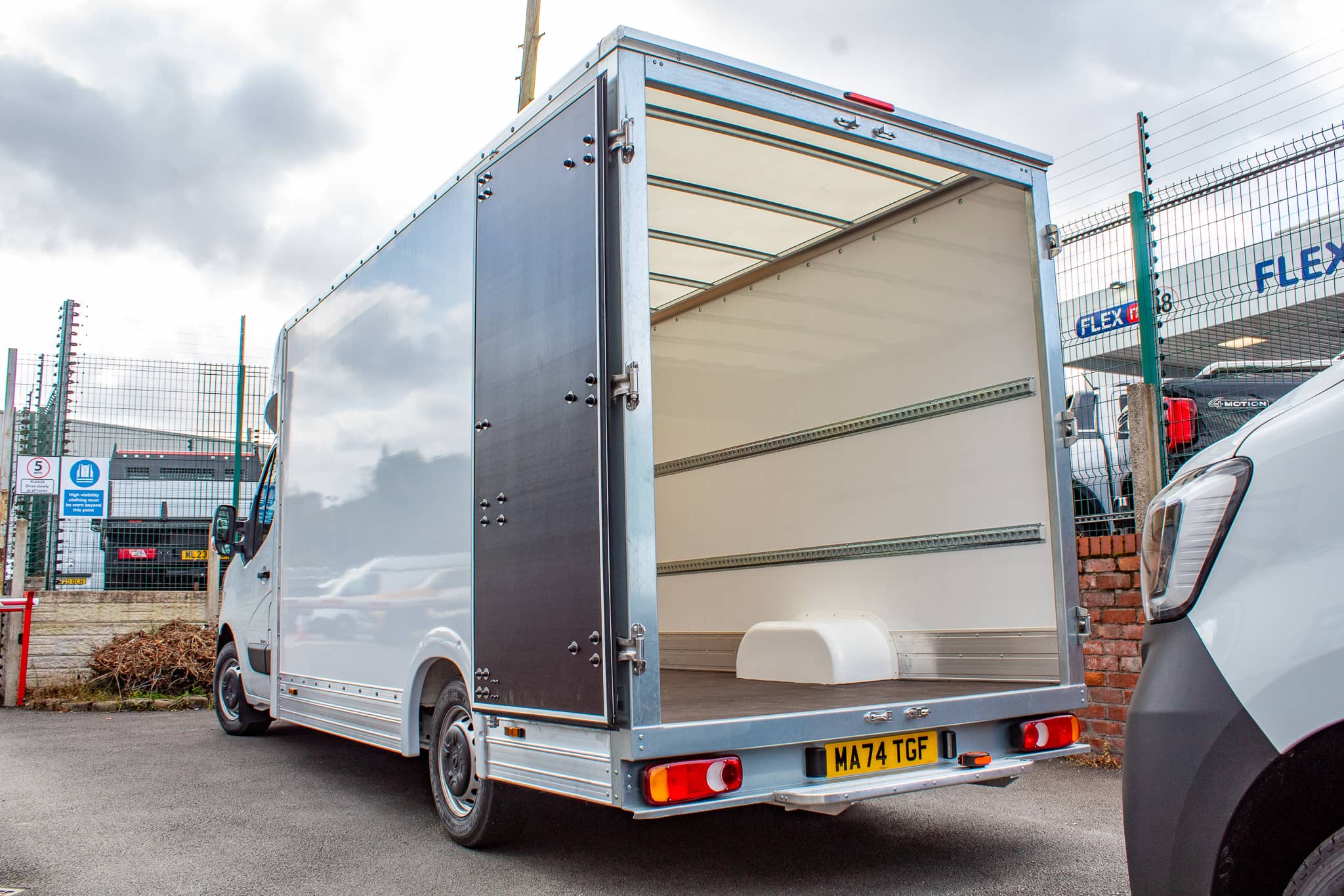 Low Loader Luton Van Hire - Rent a Low Loader Box Van